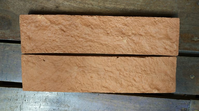 Bata Tempel Terakota Maroon